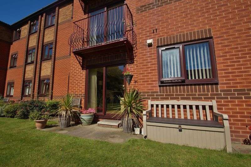 2 Bedroom Flat For Sale Avondale Road Southport Pr9 0nu